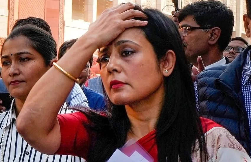 TMC सांसद महुआ मोइत्रा लोकसभा से निष्कासित - tmc mp mahua moitra expelled from lok sabha ...