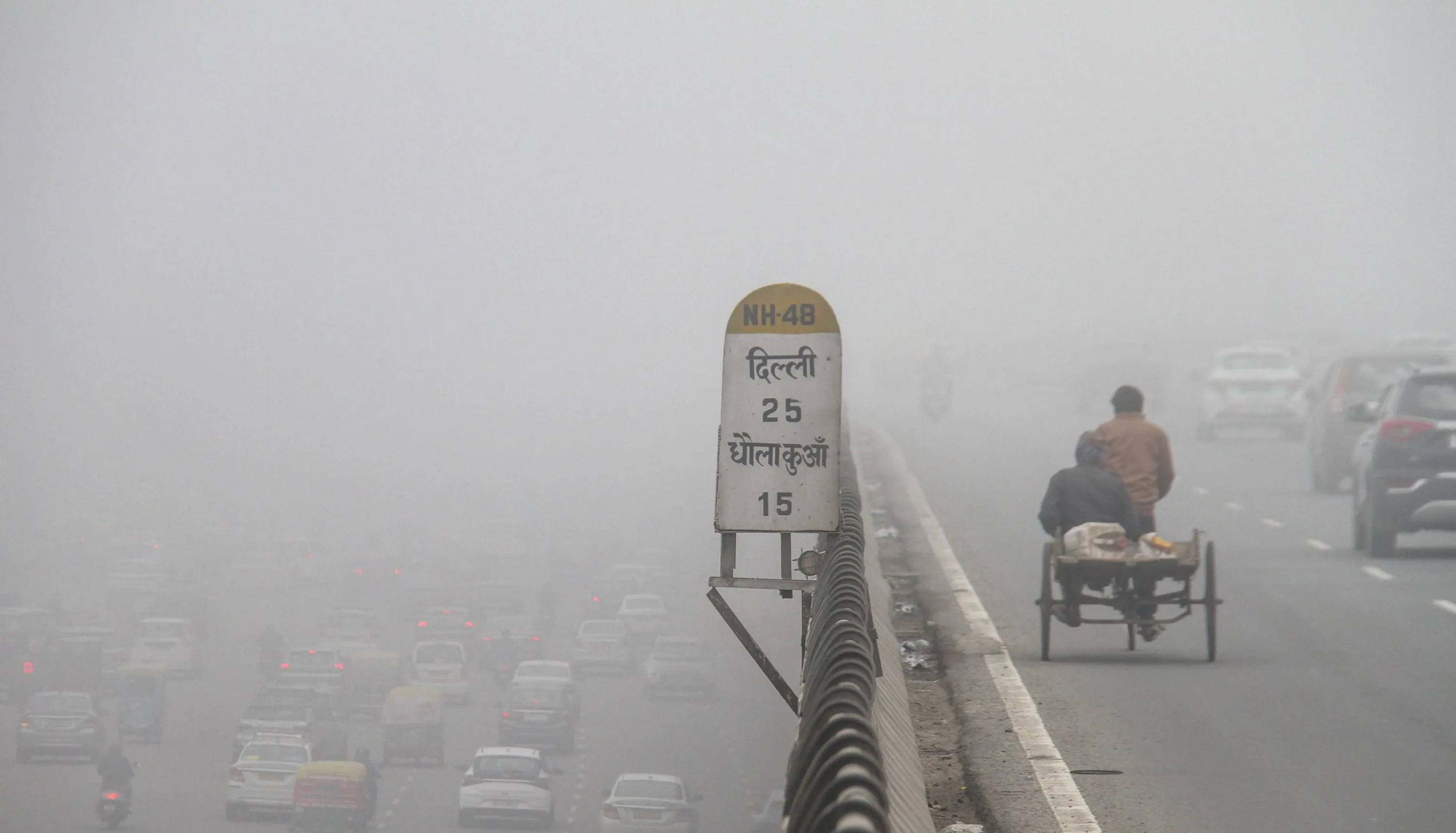 Delhi weather Today: दिल्ली में 8.2 डिग्री सेल्सियस तक गिरा पारा, AQI ...