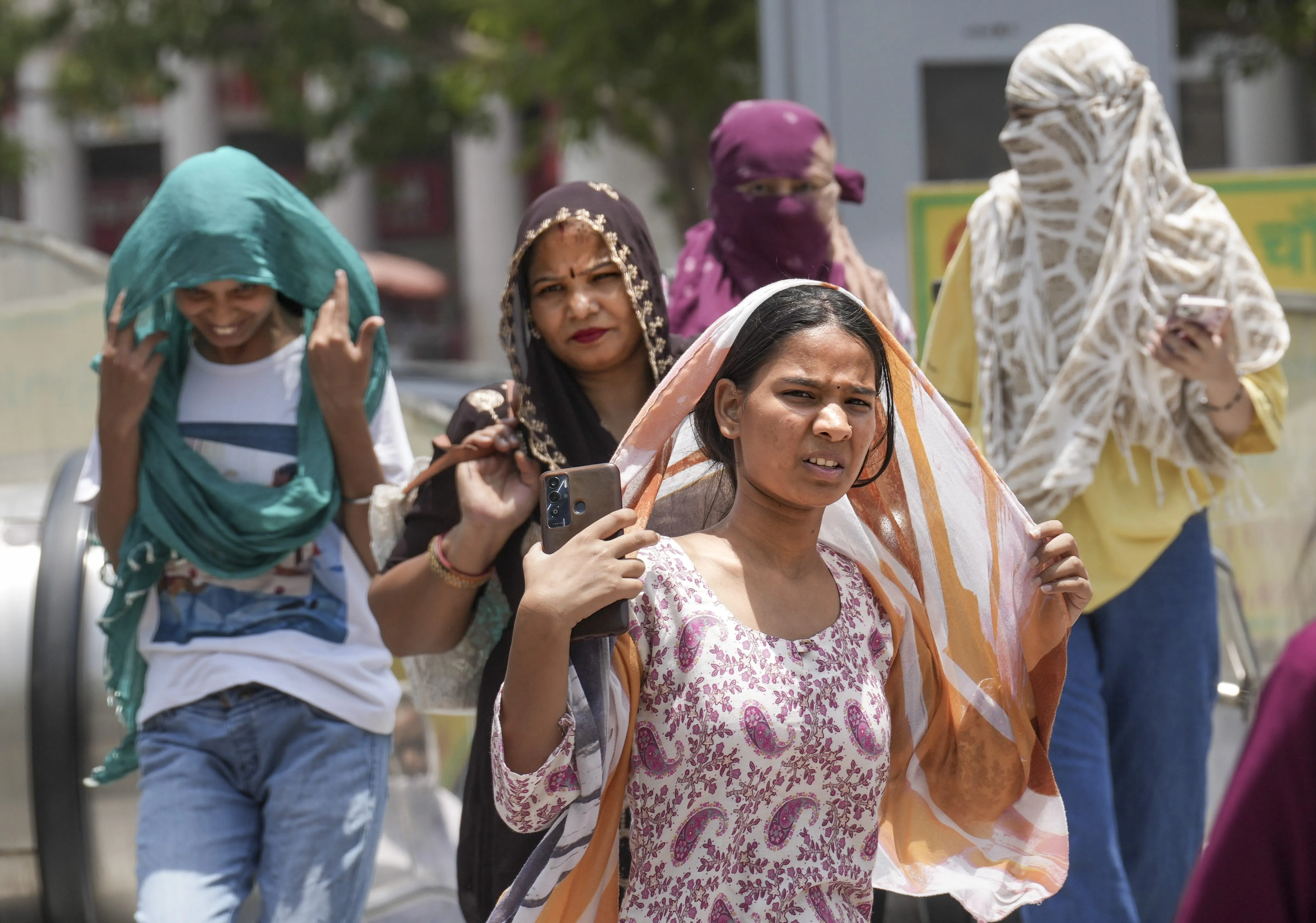 Delhi Weather Today: कैसा रहेगा आज दिल्ली का मौसम? घर से निकलने से पहले ... Delhi Weather Today: कैसा रहेगा आज दिल्ली का मौसम? घर से निकलने से पहले ...