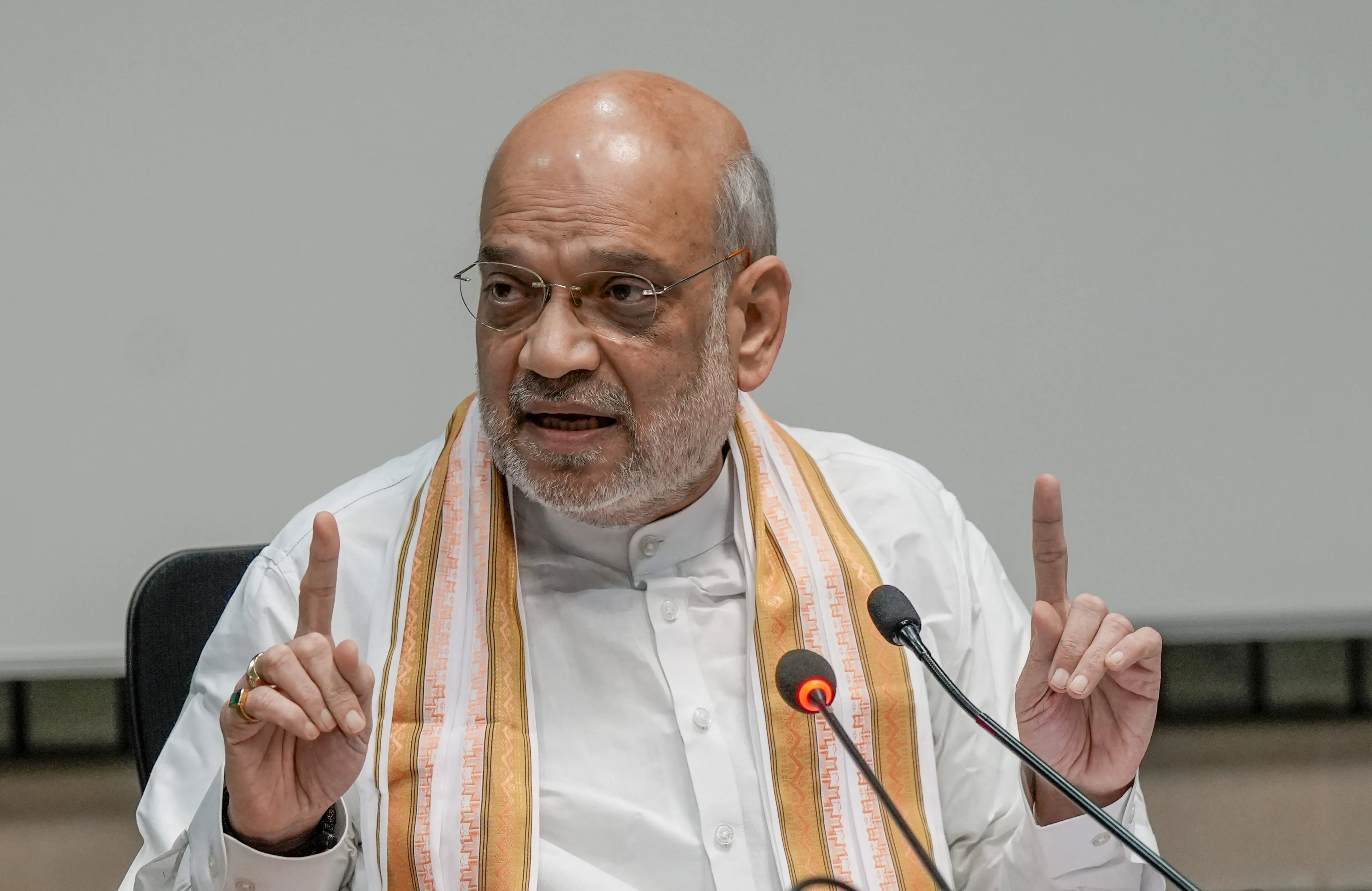 Manipur Violence: मणिपुर में शांति के लिए शाह के सख्त निर्देश, NPP ने ... Manipur Violence: मणिपुर में शांति के लिए शाह के सख्त निर्देश, NPP ने ...
